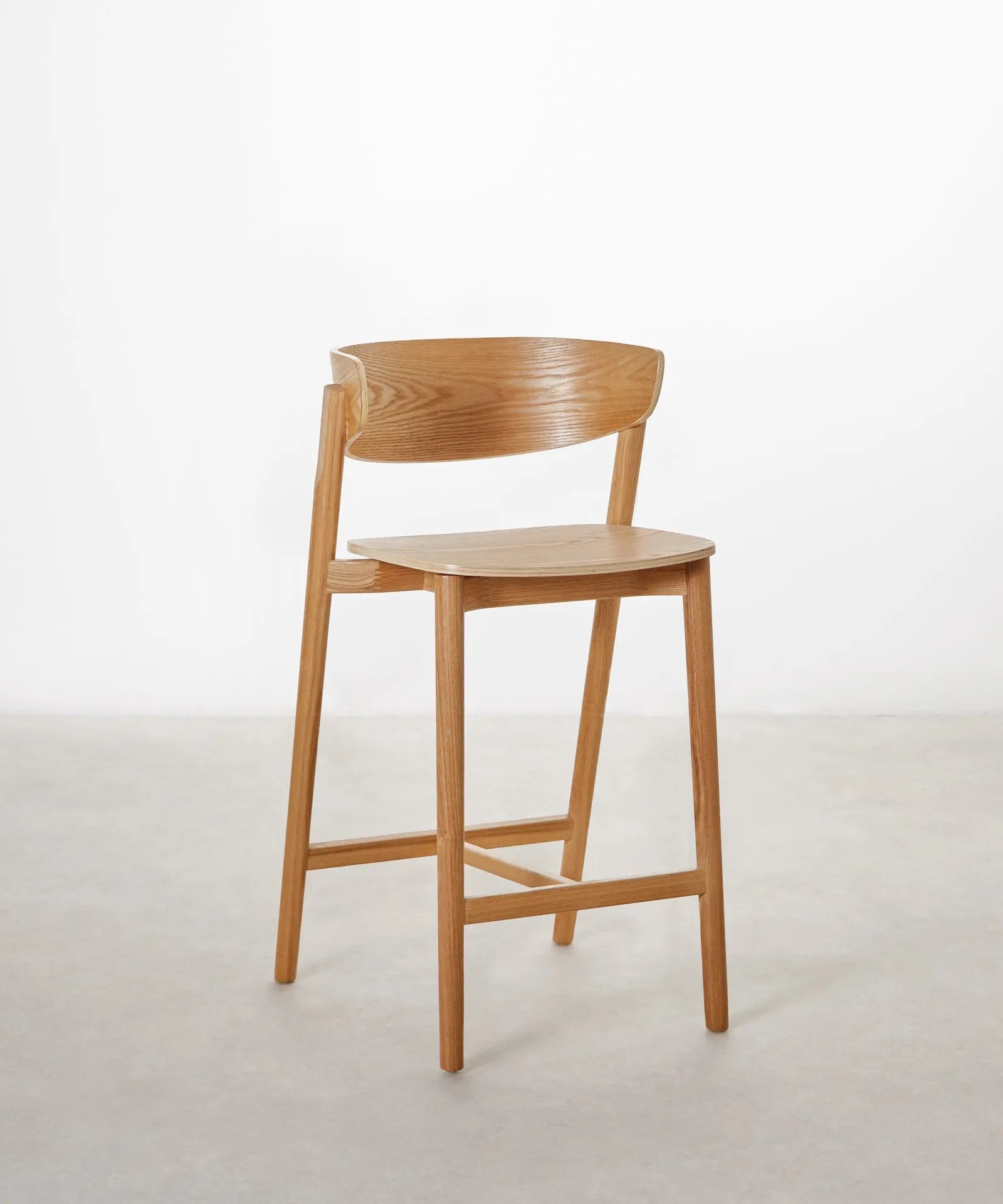 Taburete de madera Skog – Northdeco